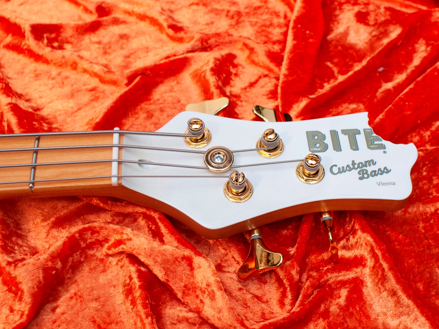 BITE Guitars Introduces the One-Song Bass - Bass Magazine