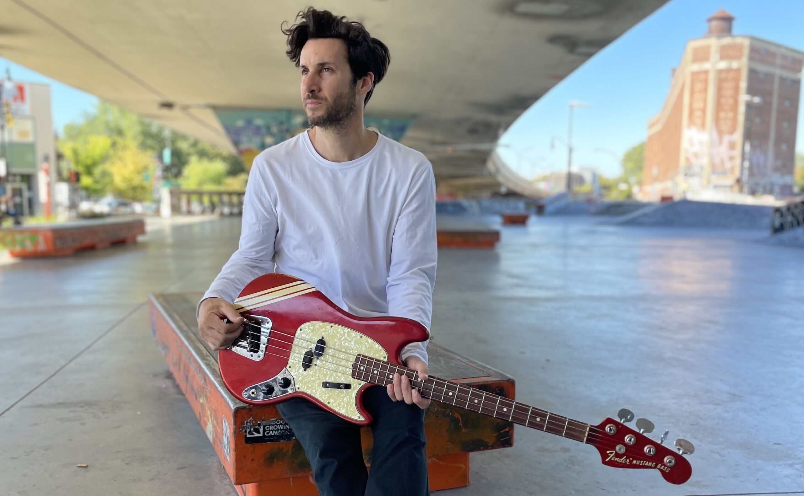 Listen to the Premiere of Axlaustade’s New Single “axl au stade” - Bass ...