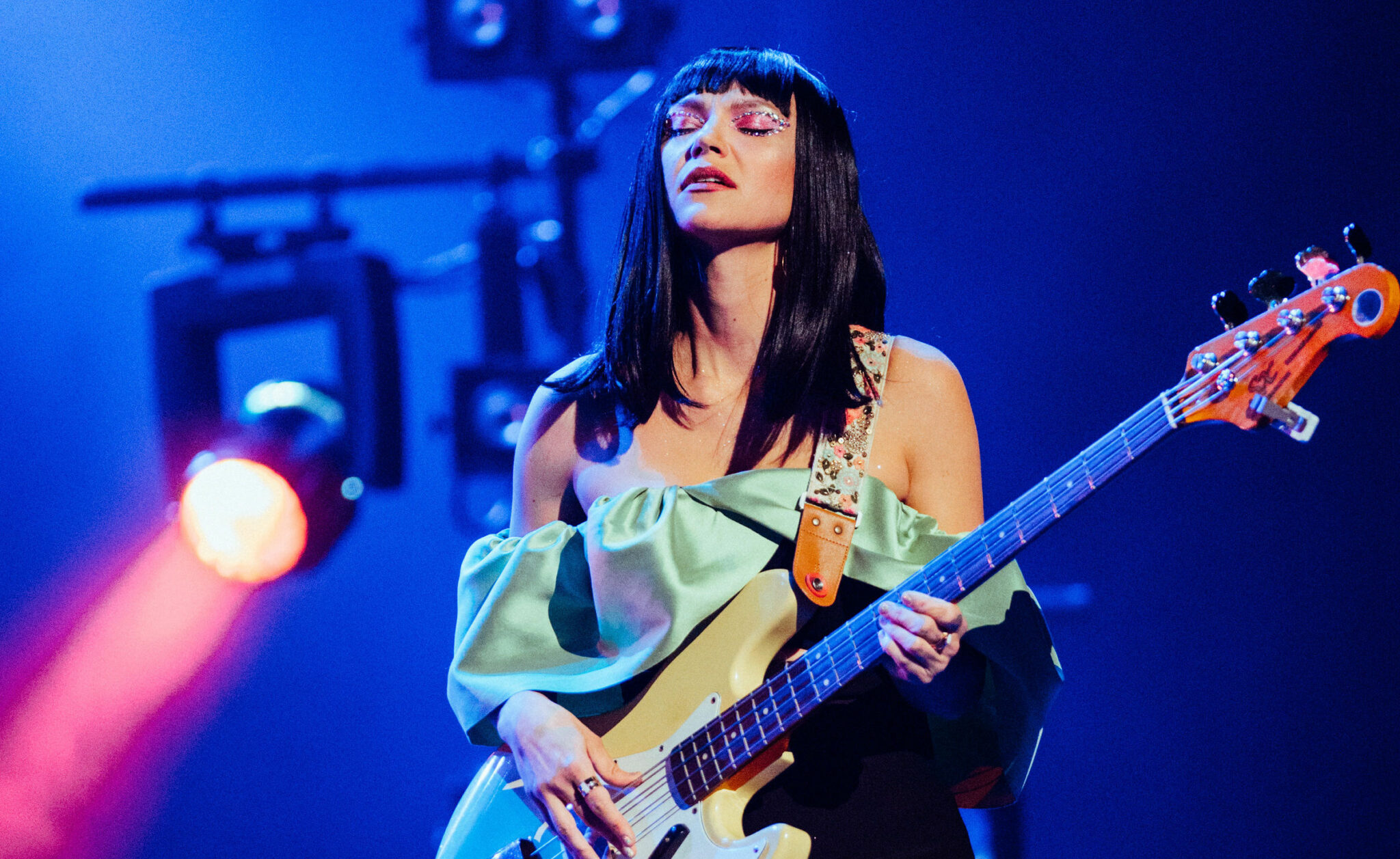 Laura Lee’s Alter Ego - Bass Magazine