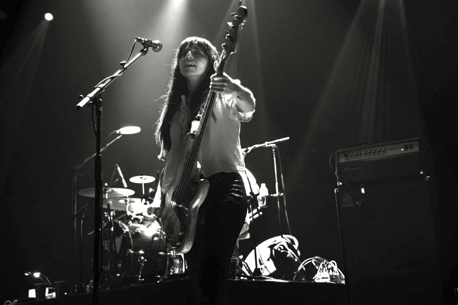 Paz Lenchantin: Lost in the Music - Bass Magazine