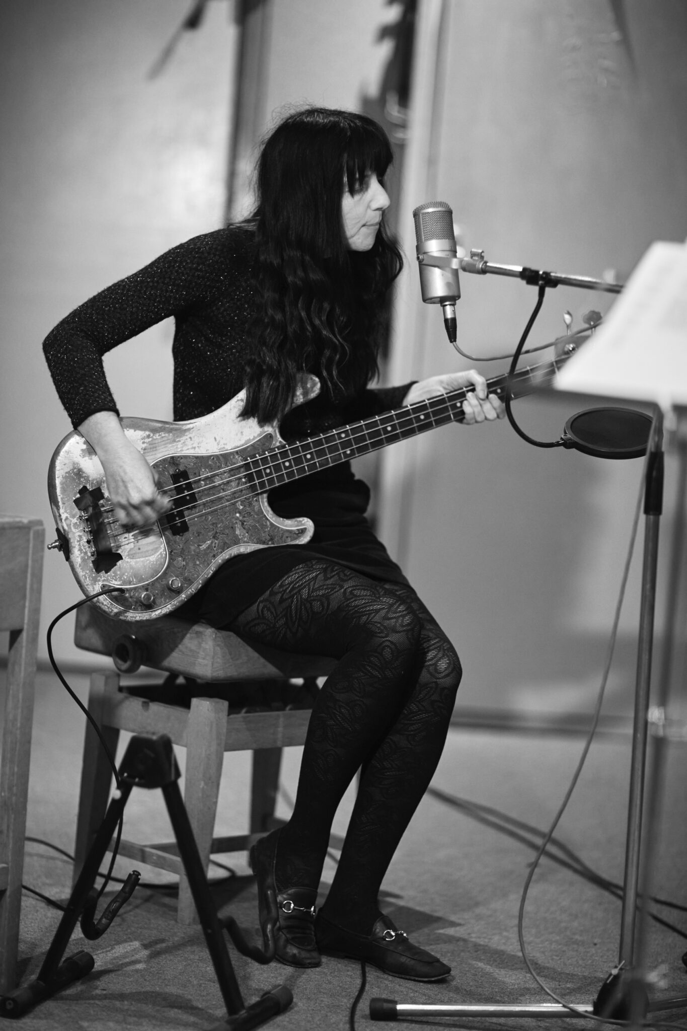 Paz Lenchantin: Lost in the Music - Bass Magazine