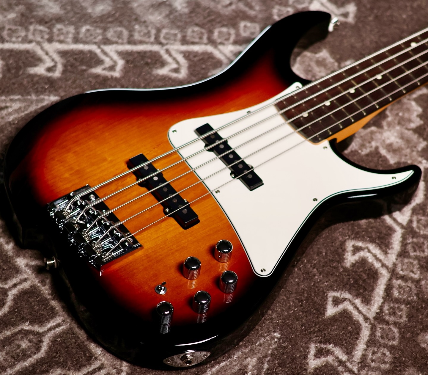 Vola Guitars Releases 5-String ZVA Bass - Bass Magazine